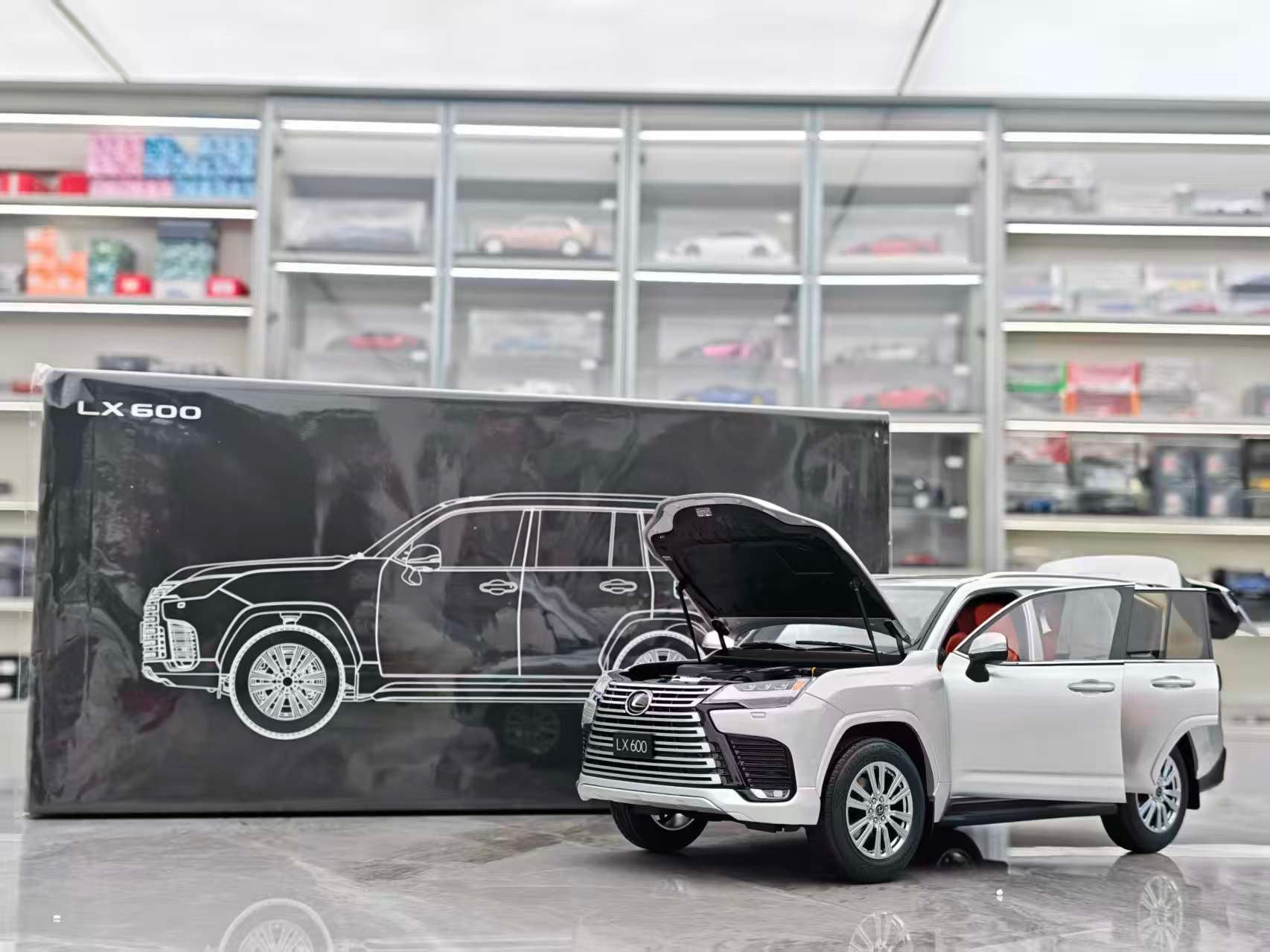 LCD 1/18 Lexus LX600 Silver Alloy Car Model LCD122 – Great Eastern