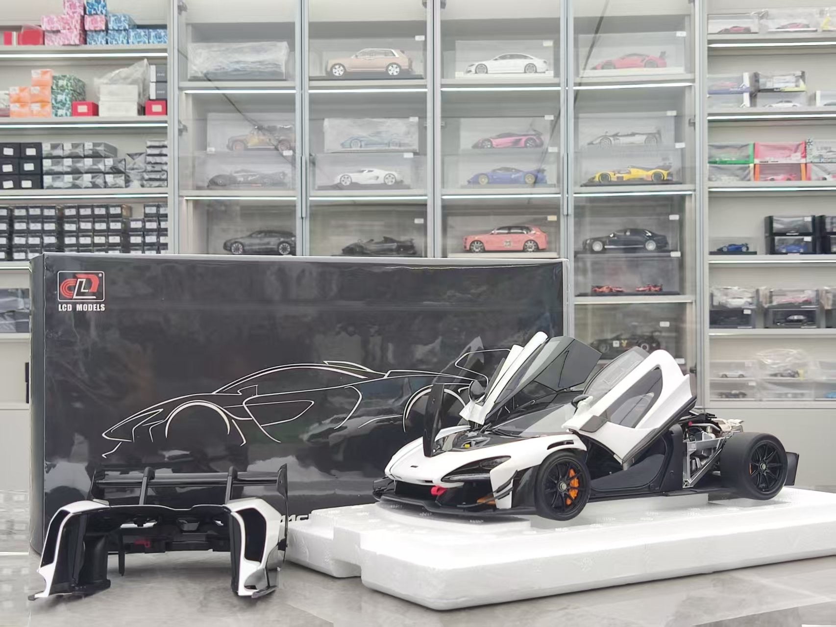 LCD 1/18 McLaren Senna GTR White LCD18016-WH – Great Eastern