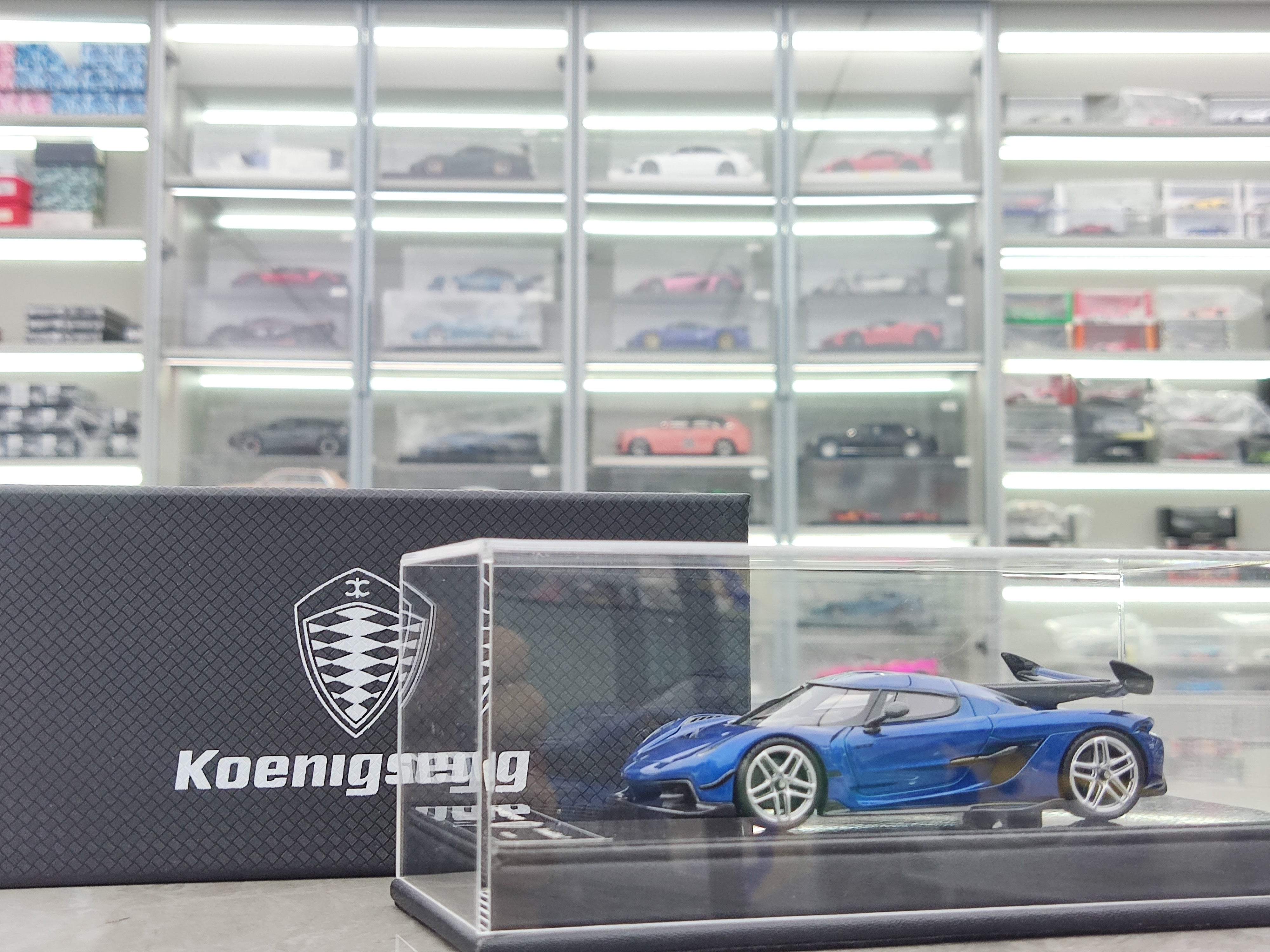 FRONTIART 1/43 Koenigsegg Jesko Gold Ball Blue FA132 – Great Eastern